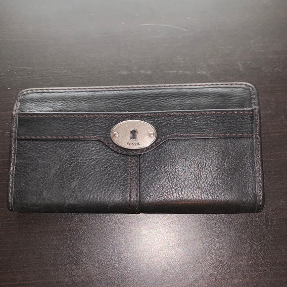 Fossil | Bags | Fossil Leather Key Per Wallet In Black Very Good ...